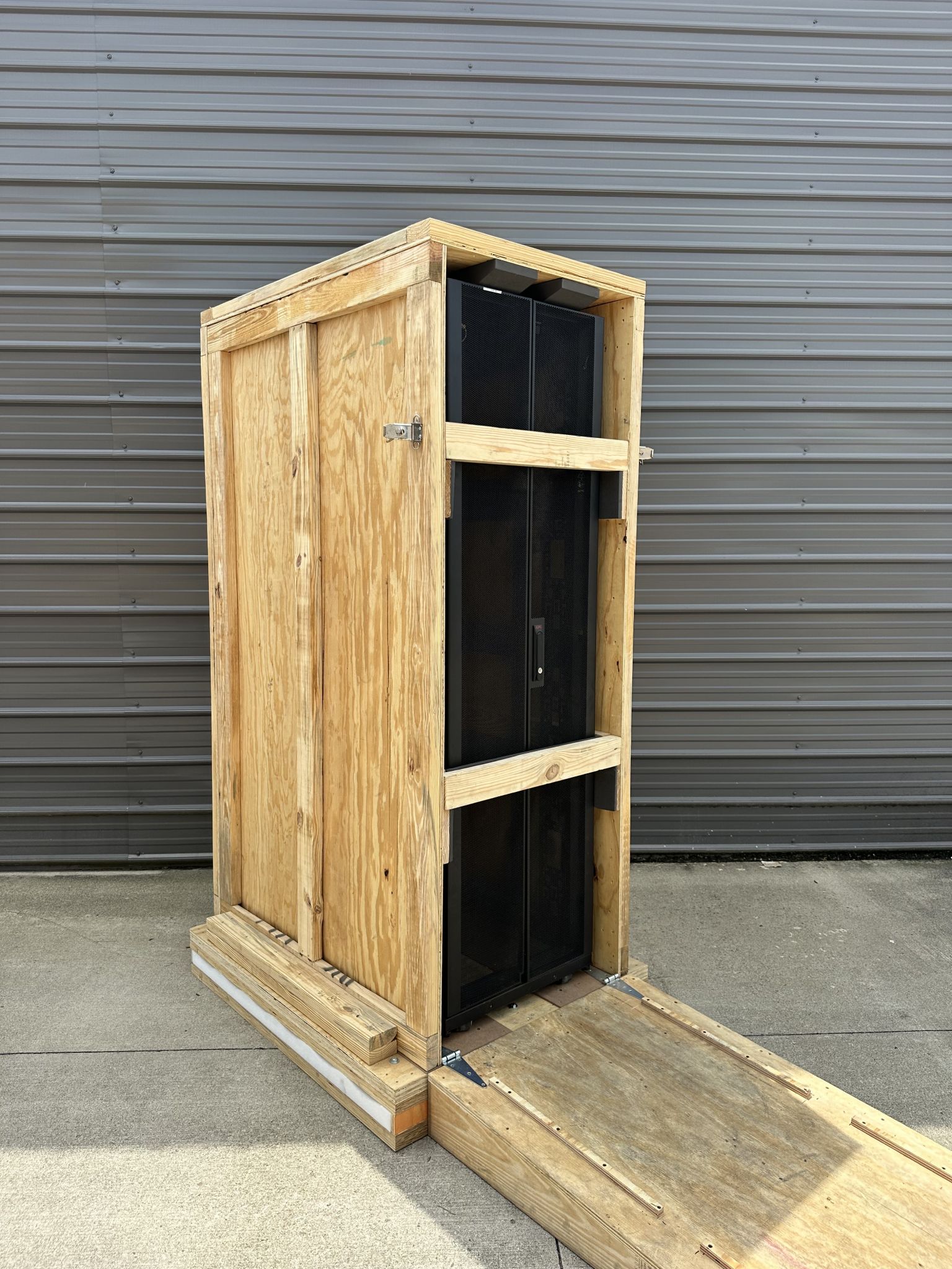 Shock Pallets for Server Racks & Fragile Cargo | J&L Wood